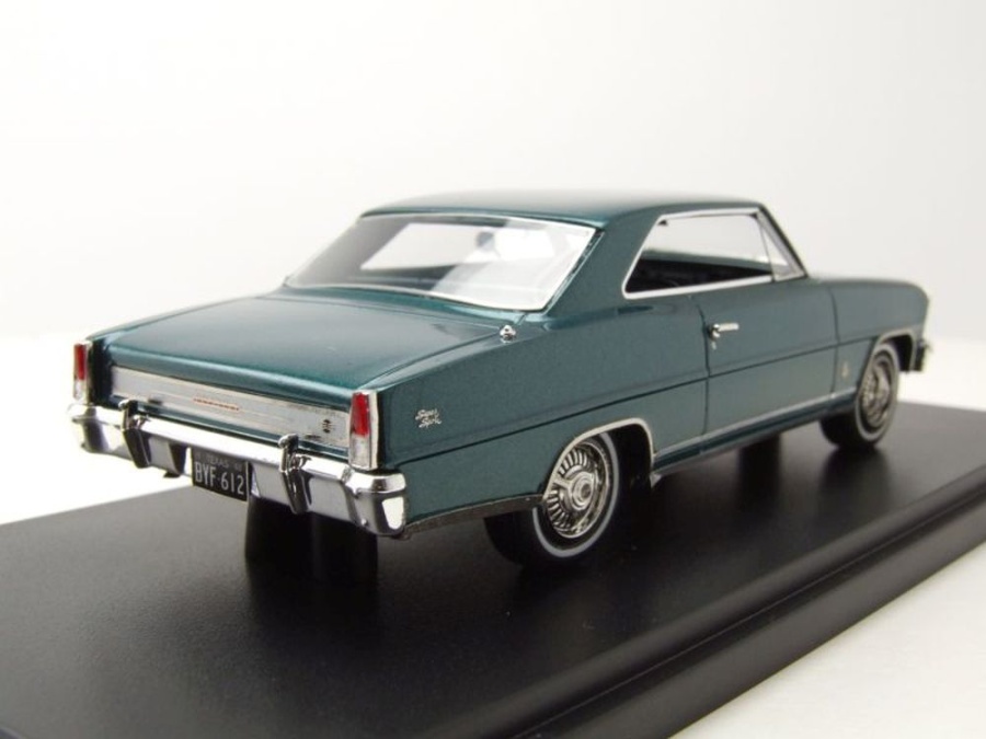 Modellauto Chevrolet Nova SS Hardtop 1966 dunkelgrün metallic ...