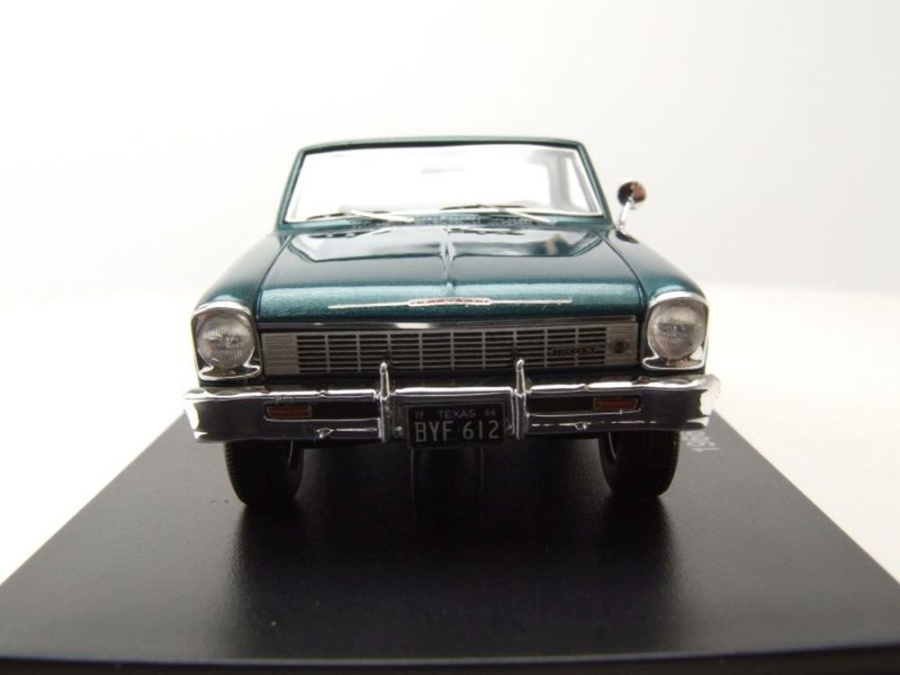Modellauto Chevrolet Nova SS Hardtop 1966 dunkelgrün metallic ...