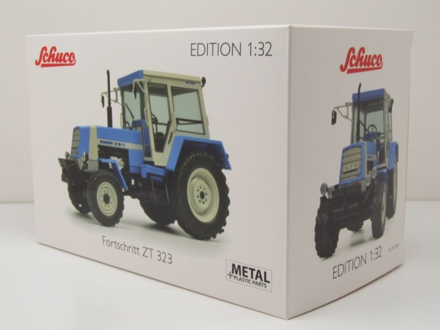 Modellauto Fortschritt ZT 323 Traktor mit 3 Figuren blau weiß Modellauto 1:32 Schuco, 92,50