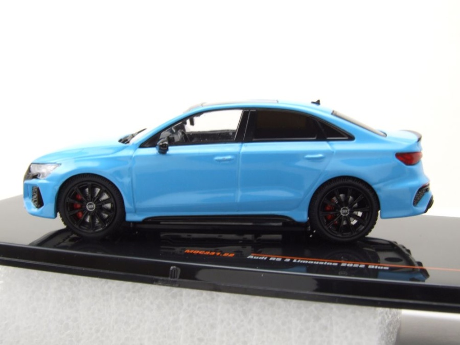 Modellauto Audi RS3 2022 hellblau metallic 1:43 ixo models bei ...