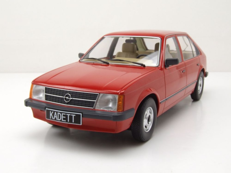 Modellauto Opel Kadett D 5-Türer 1984 rot 1:18 Triple9 bei Modellautocenter, 74,50