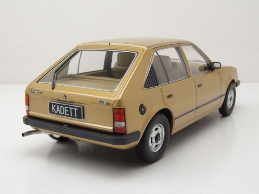 Modellauto Opel Kadett D 5-Türer 1984 gold metallic 1:18 Triple9 bei ...
