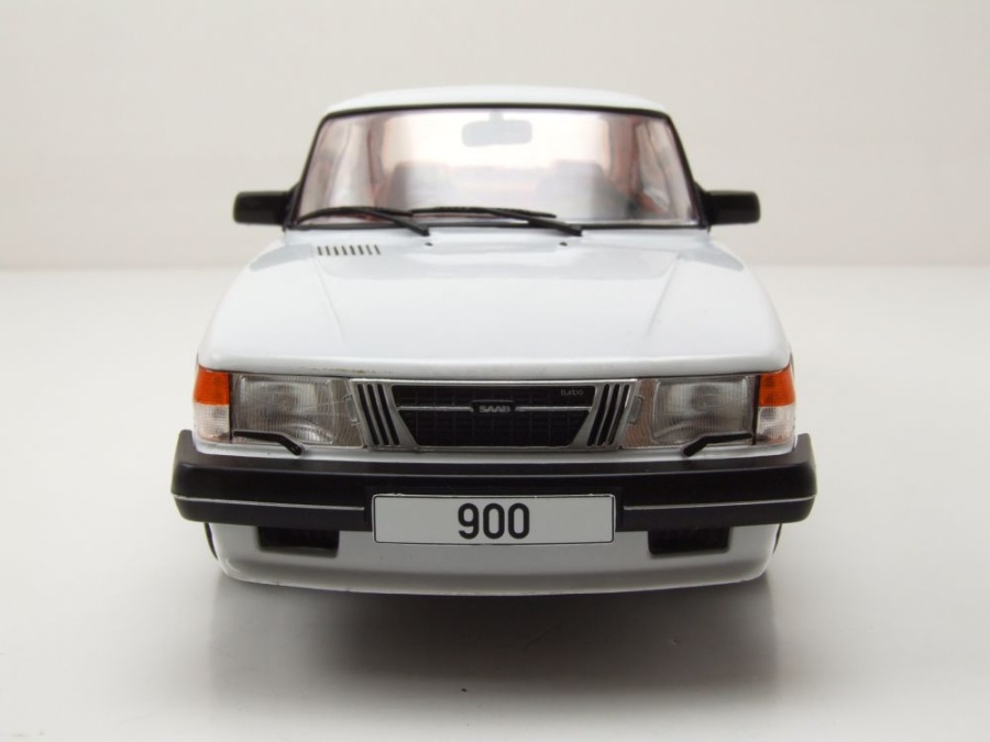 Modellauto Saab 900 Turbo 1981 weiß 1:18 MCG bei Modellautocenter, 64,50