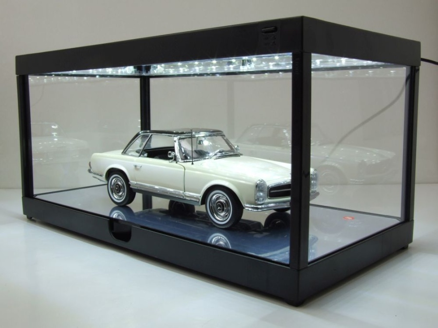 Vitrinen für Modellautos bei Modellautocenter