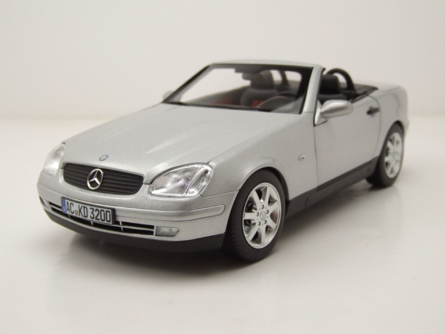 Modellauto Mercedes 230 SL Pagode W113 1963 hellblau Knockin on Heavens ...